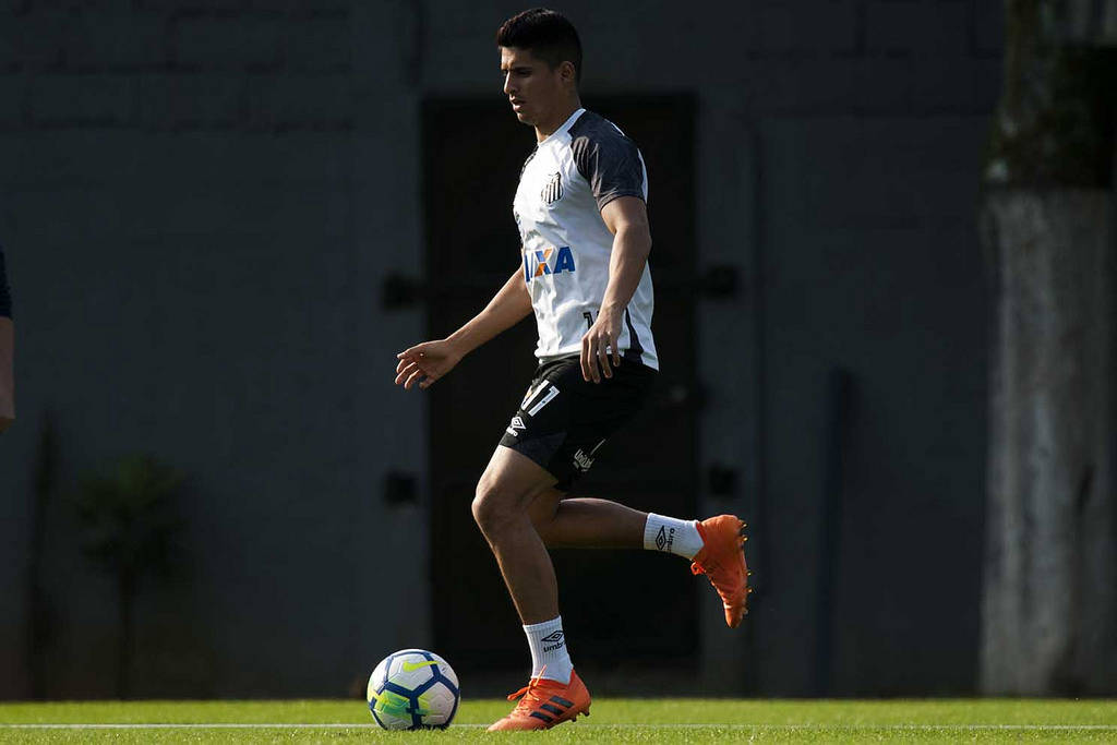 Titular pela 1ª vez com Cuca no Santos, Guedes mostra confiança e ...
