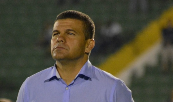 Umberto Louzer lamenta derrota após bom início de partida do Bugre ...