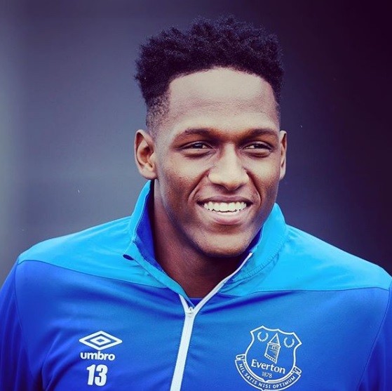 Mina volta a treinar com o elenco e fica perto de estrear pelo Everton ...