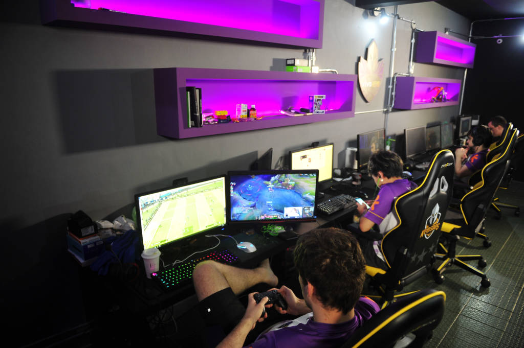 Entenda o que é e qual a importância de uma gaming house no eSports ...