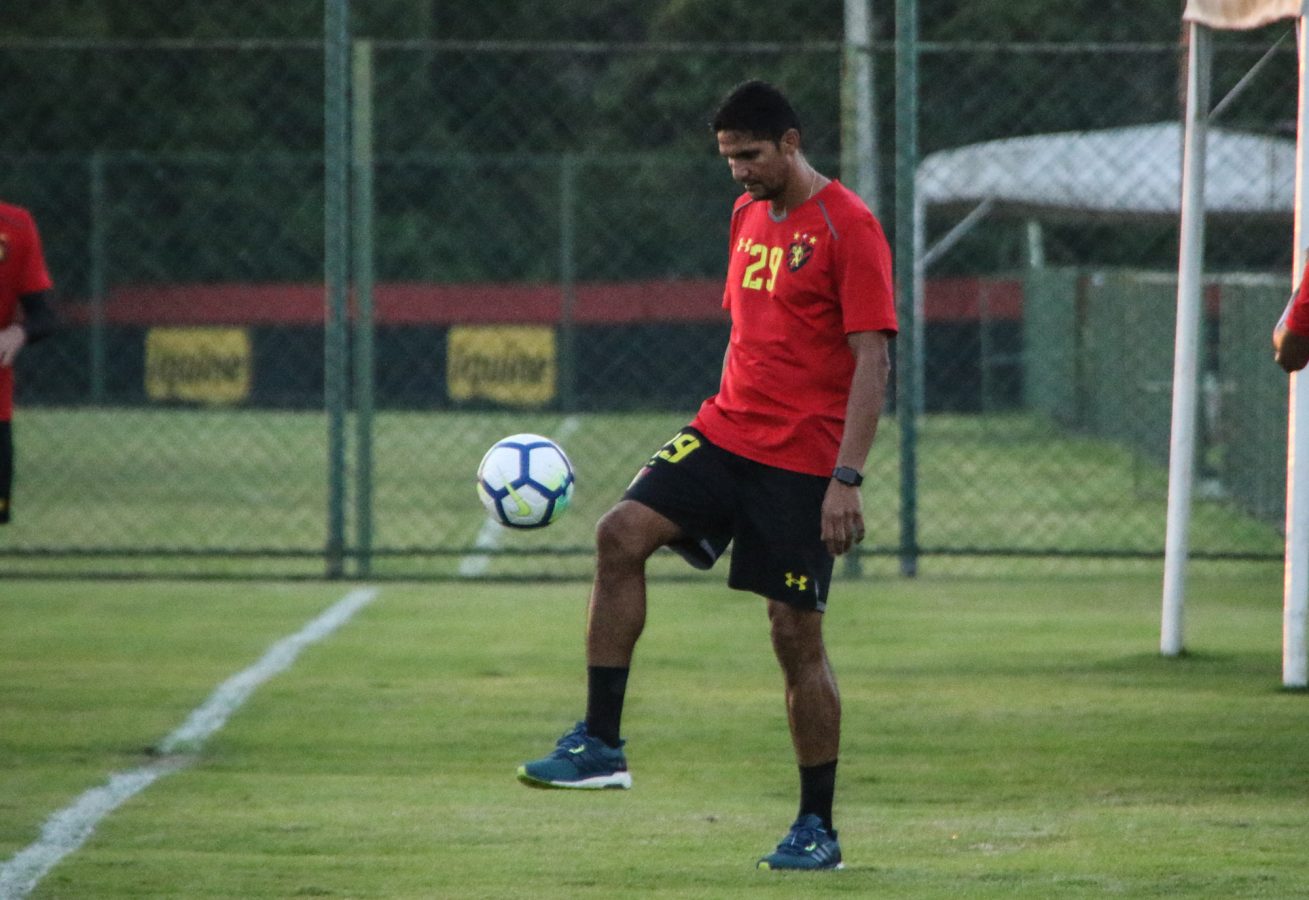 Sport surpreende e anuncia renovação de Durval - Gazeta Esportiva