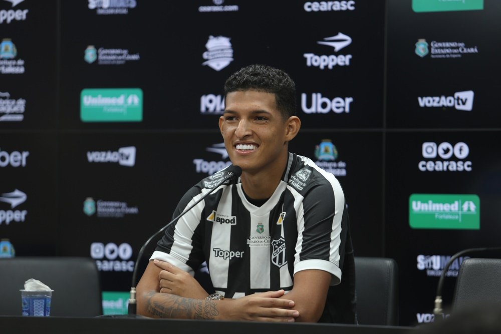 Matheus Matias celebra primeiros gols com a camisa do Ceará - Gazeta ...