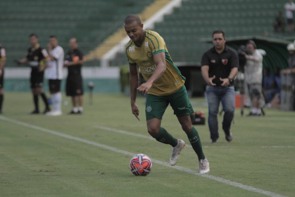 William Matheus elogia o Santos, mas aposta em Guarani "carrasco dos ...