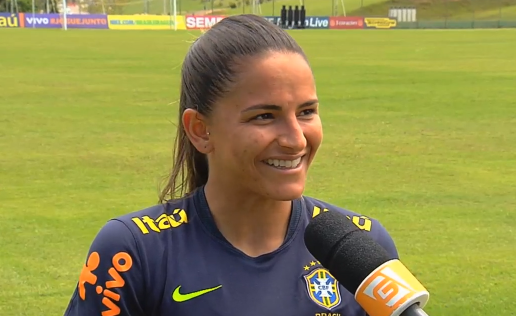 Debinha conta sua caminhada no futebol - Vídeos - Gazeta Esportiva.com