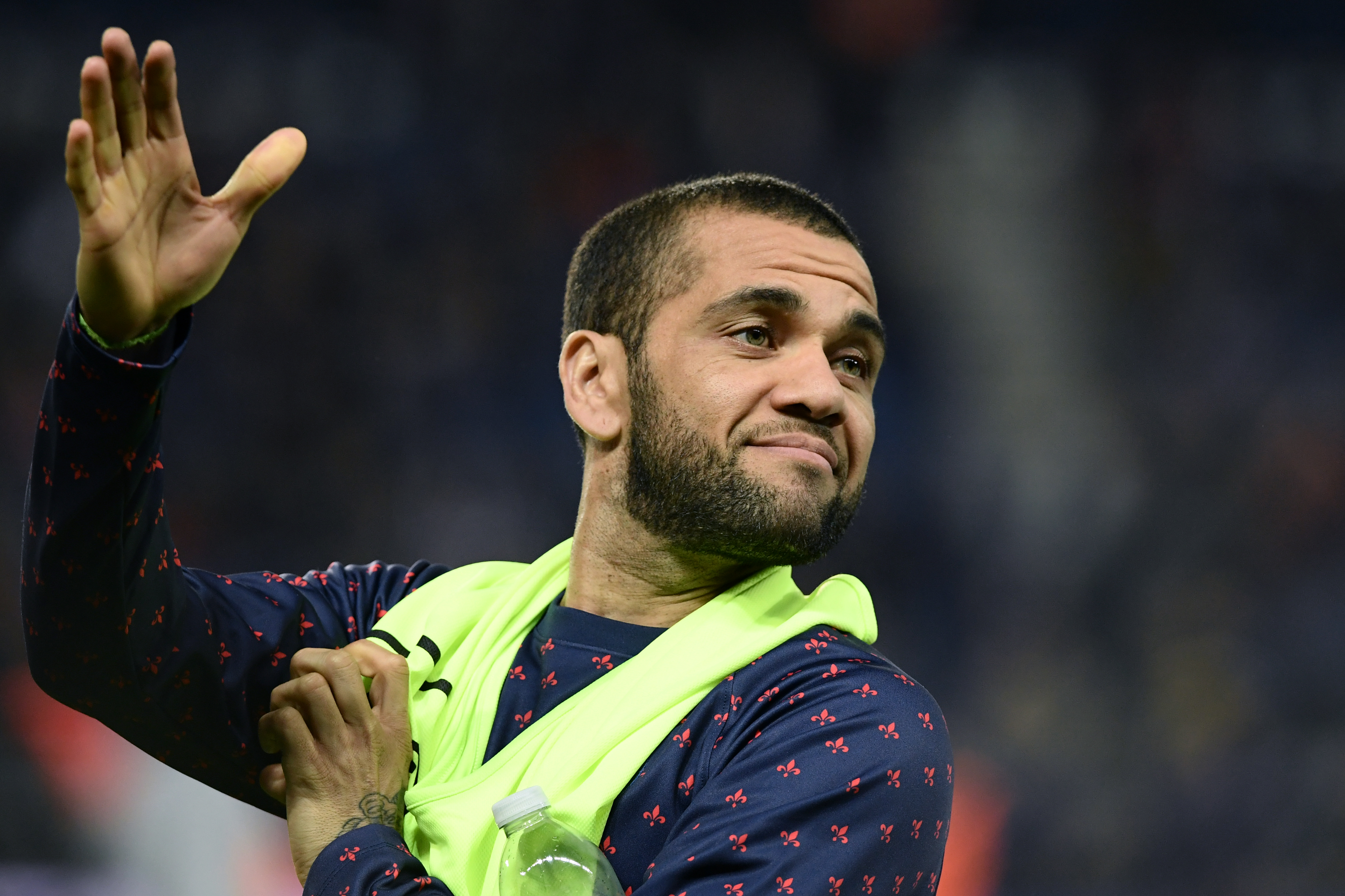 Daniel Alves comemora retorno à Seleção após um ano - Gazeta Esportiva