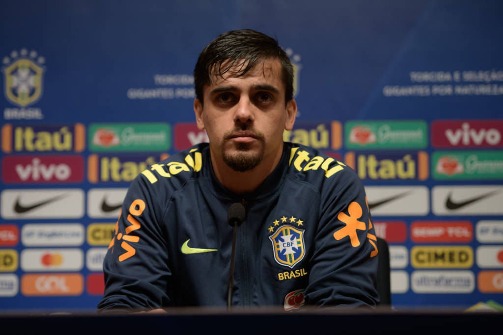 Fagner comemora volta à Seleção e diz: "Primeira função do lateral é ...