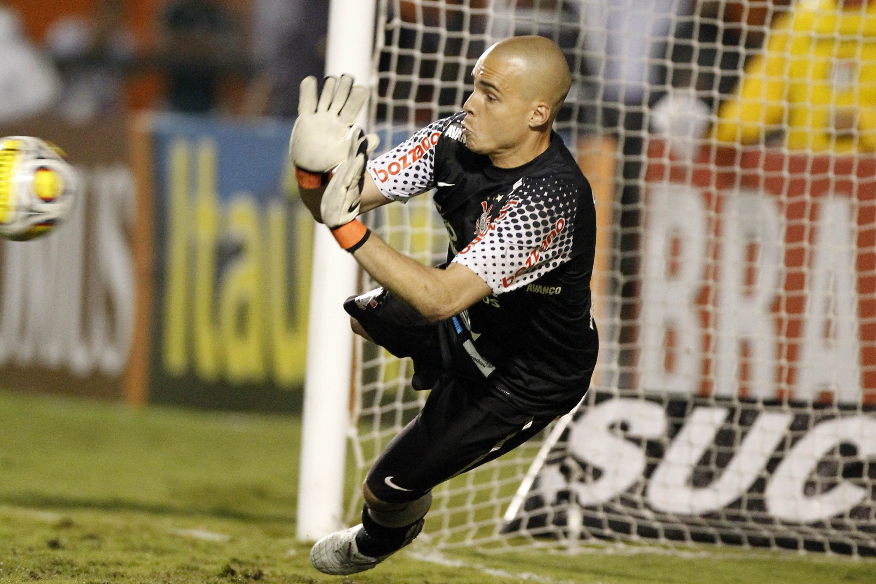 Confira fotos da carreira do goleiro Júlio César, do RB Brasil - Gazeta ...