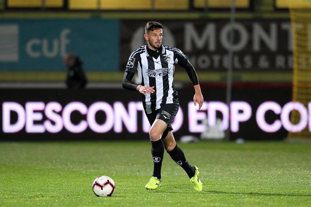 Ex-zagueiro do São Paulo quer impedir arrancada do Benfica pelo título ...