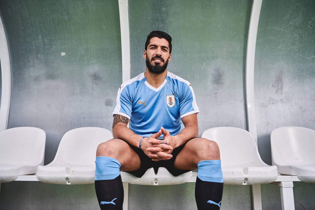Com Suárez de modelo, Uruguai lança novo uniforme para Copa América ...