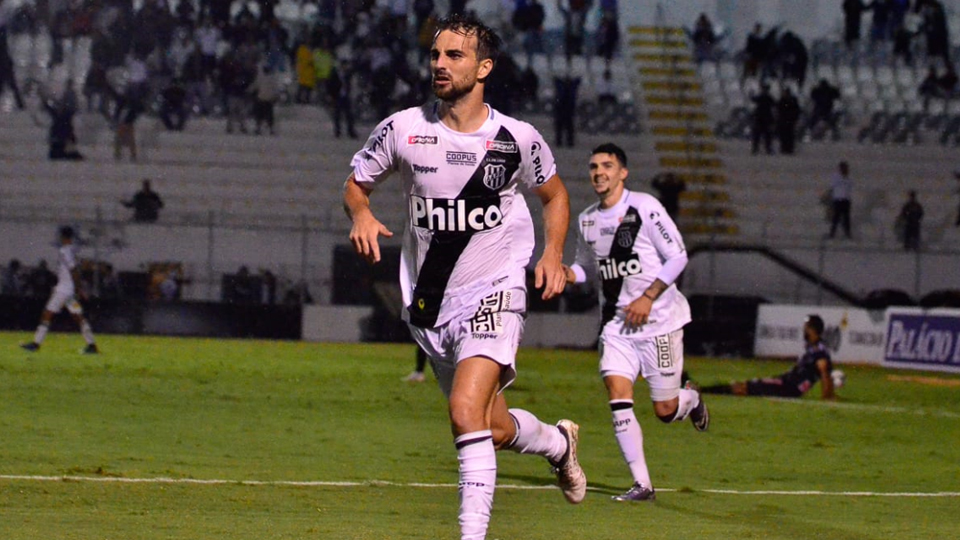 Longuine destaca elogios de Jorginho e acredita em evolução da Ponte ...