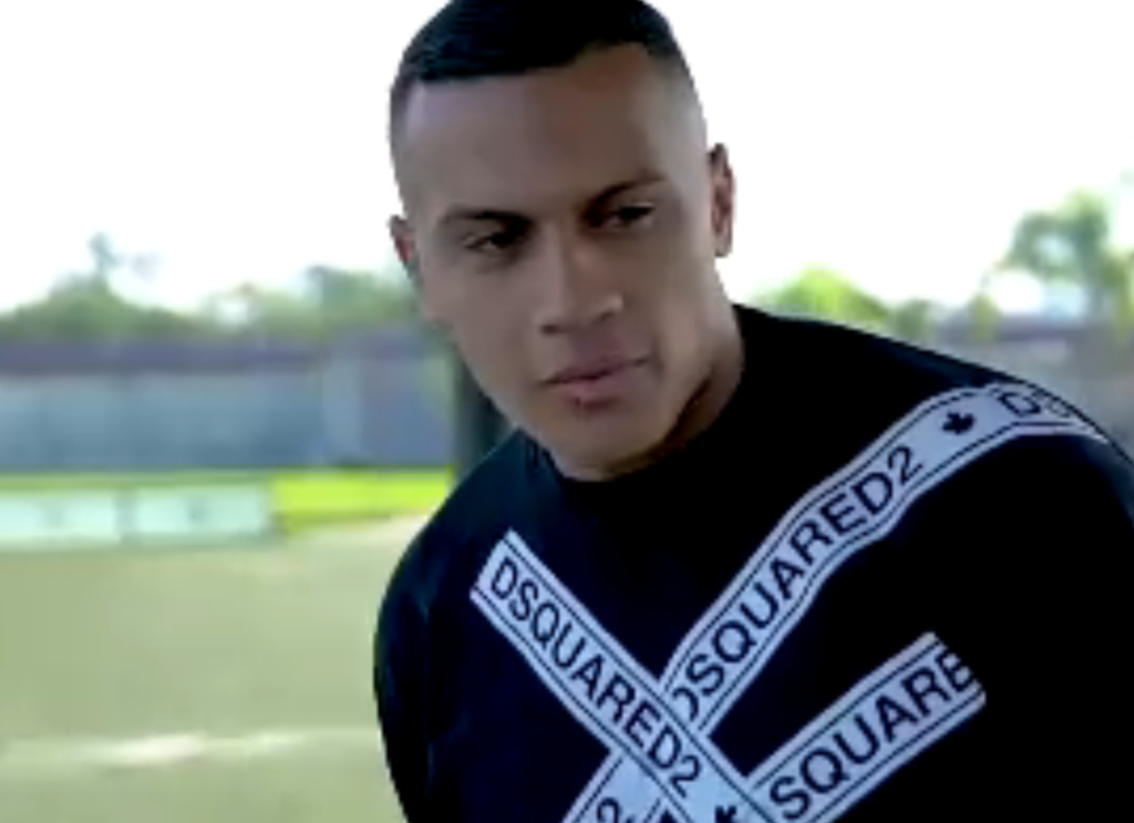 Léo Jabá visita os amigos no CT Joaquim Grava - Vídeos - Gazeta ...