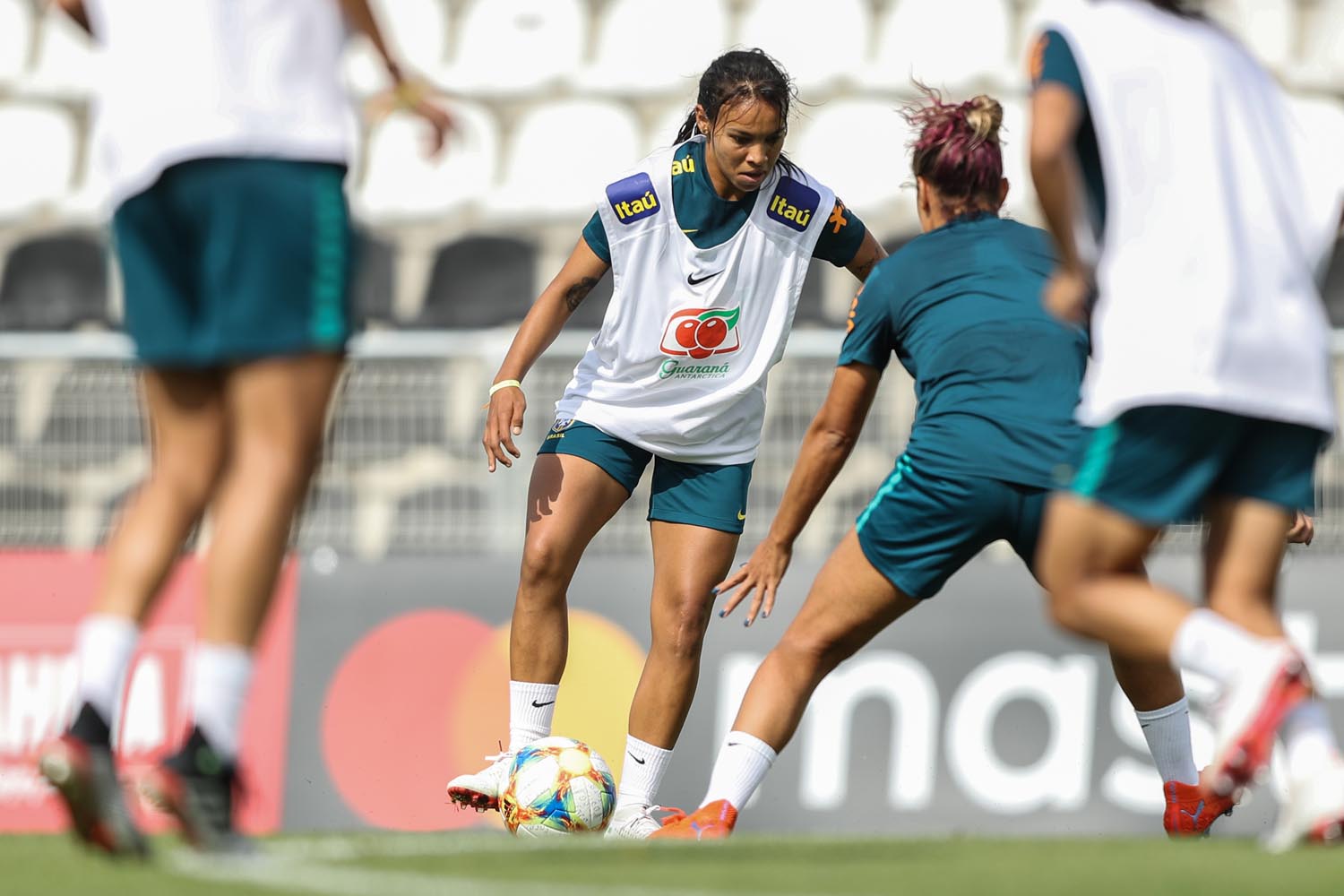 Seleção faz último treino antes de deixar Portugal com presença de ...