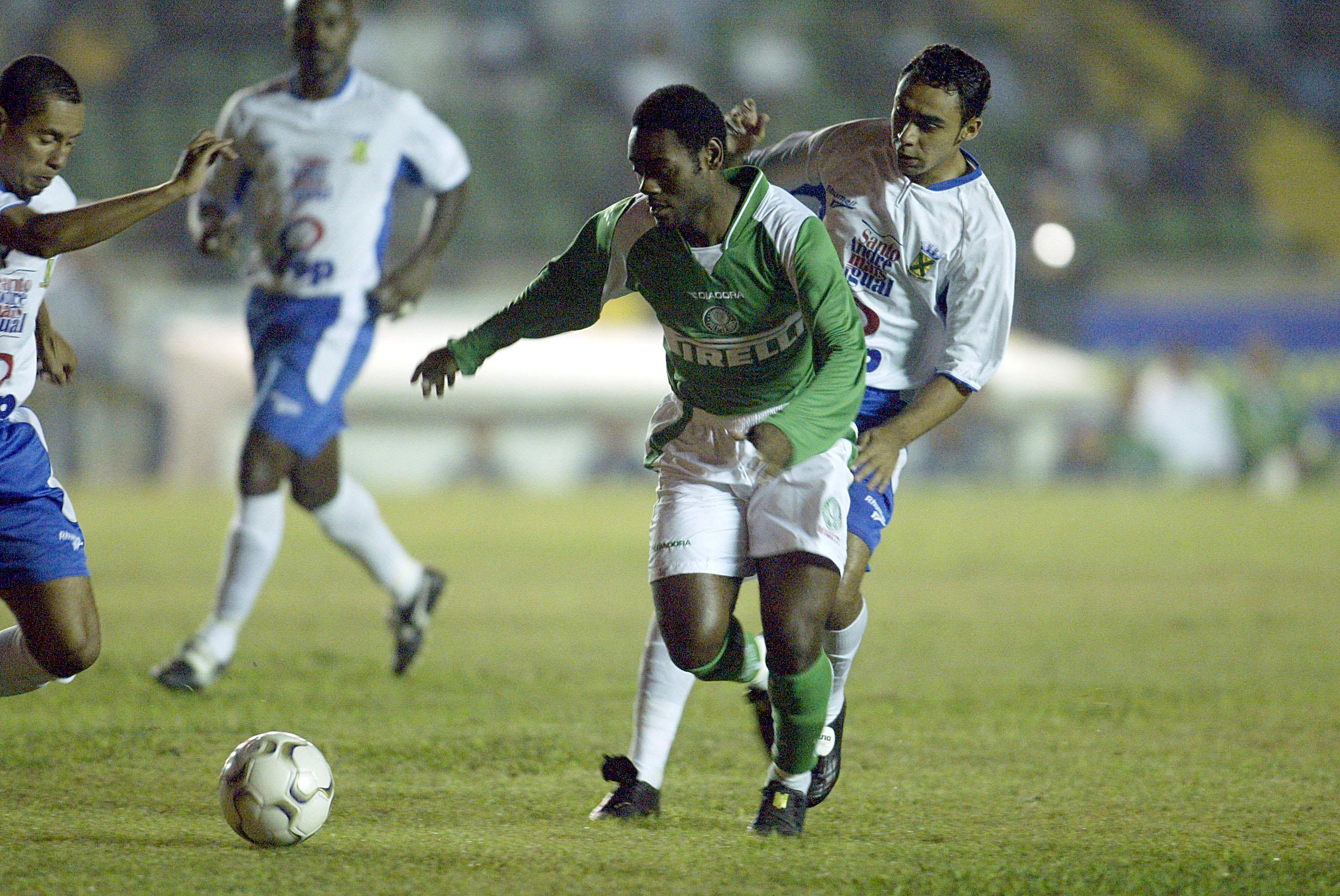 Confira fotos das quartas da Copa do Brasil de 2004 entre Santo André e ...