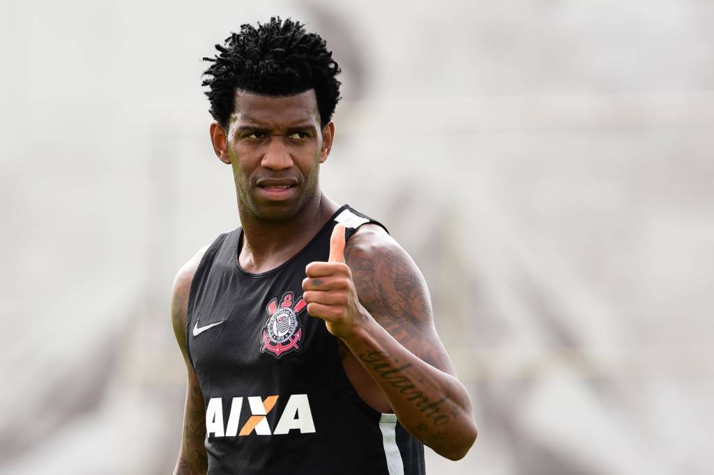 Gil comemora volta para casa em acerto com o Corinthians - Gazeta Esportiva