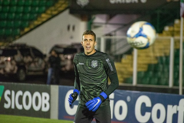 Figueirense anuncia empréstimo de Vitor Caetano a clube português ...
