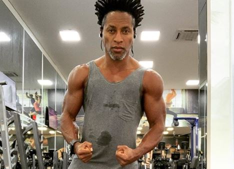 Zé Roberto mostra físico em dia na academia - Gazeta Esportiva