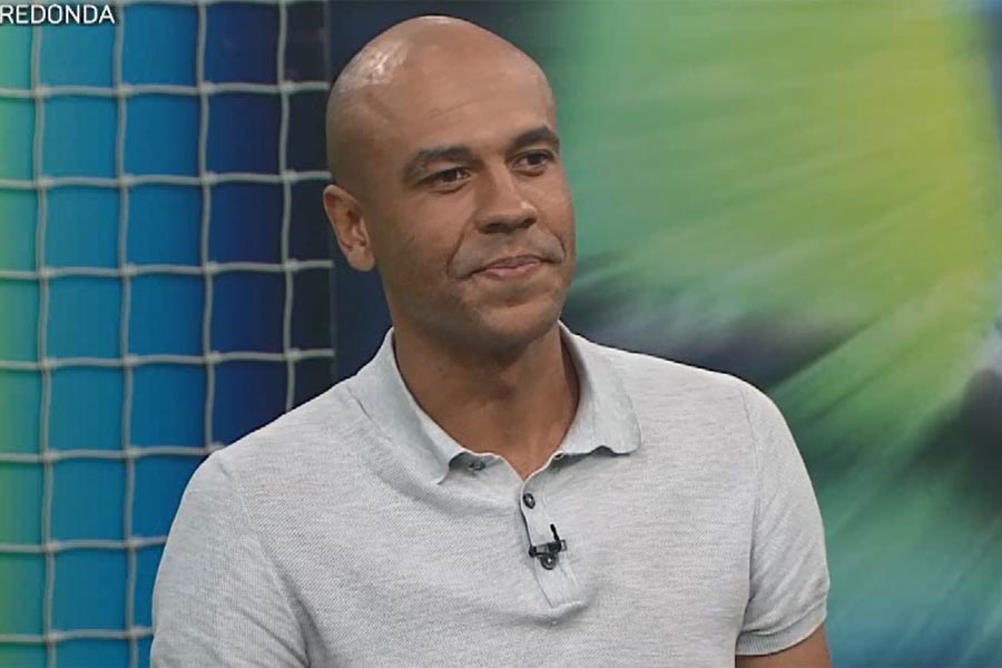 Porta trancada e freezer cheio! Alex Silva lembra de festa com ...