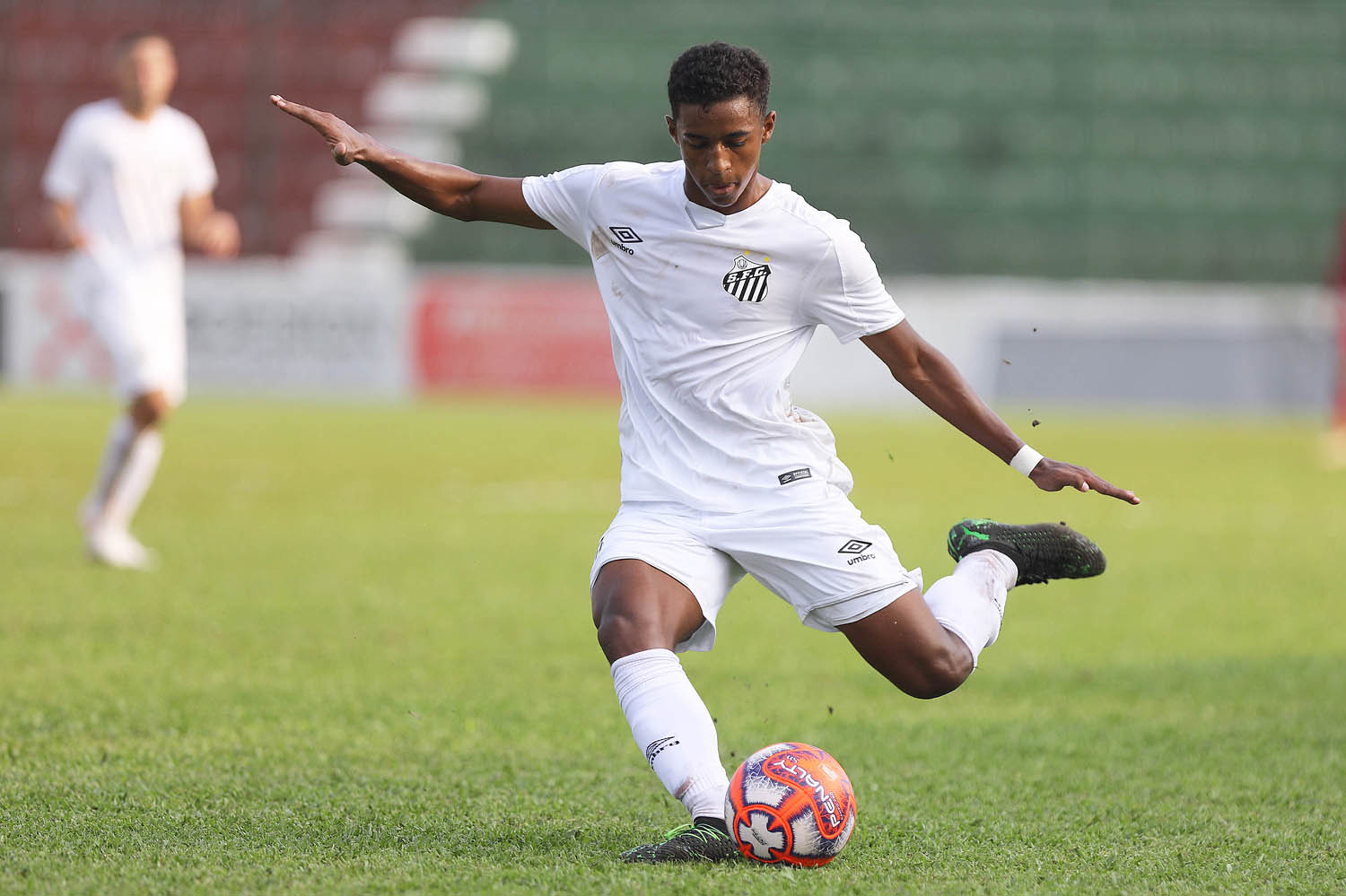 Após golaço e classificação, Lucas Sena fala em "colocar base do Santos ...