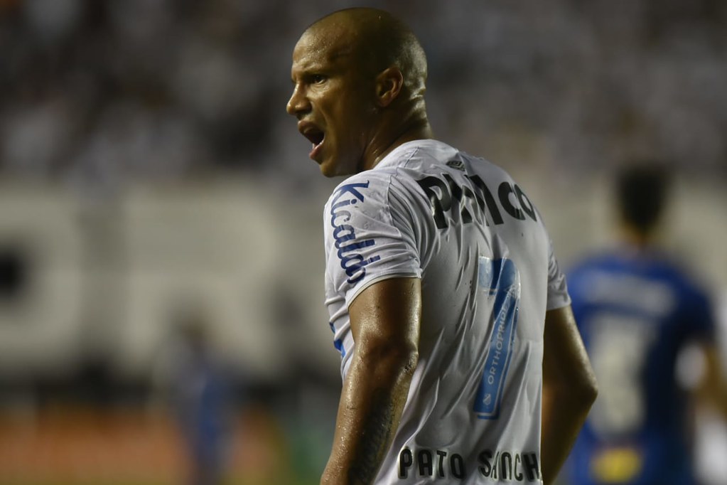 Sanchez brilha em goleada do Santos: veja atuações na Vila - Gazeta ...
