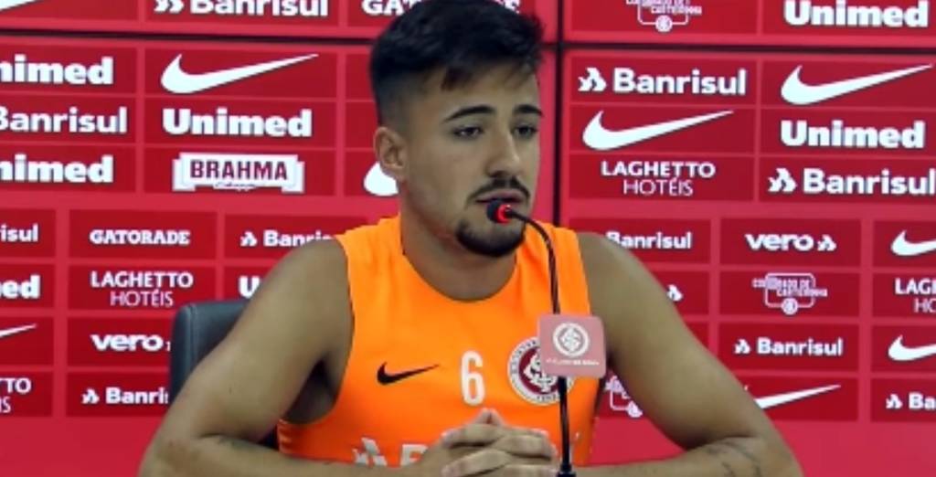 Heitor avalia primeiro ano como profissional no Internacional - Vídeos ...