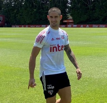 Pato surpreende e mostra novo visual em treino desta segunda-feira ...