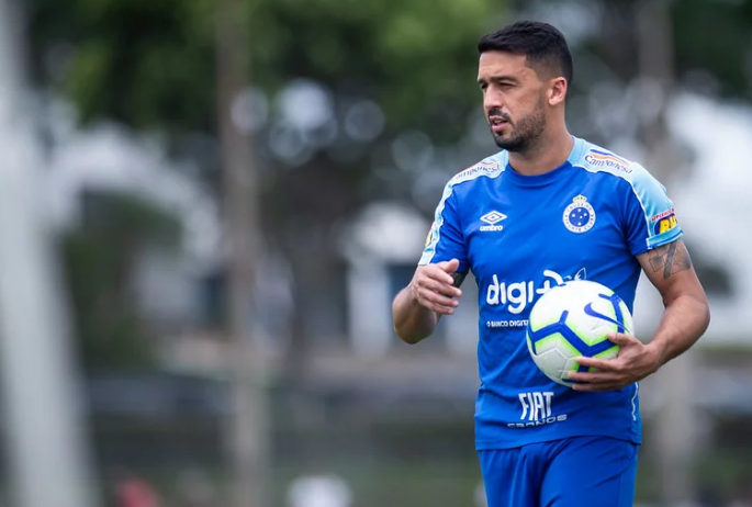 Edilson fala sobre permanência no Cruzeiro e revela propostas para sair ...