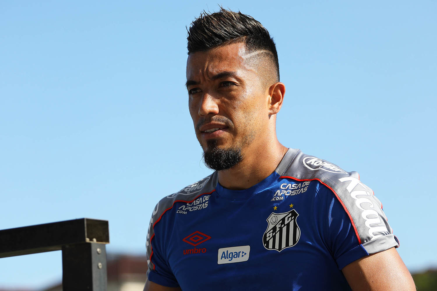 Onde está o 9? Contratado como solução, Uribe completa um ano de Santos ...