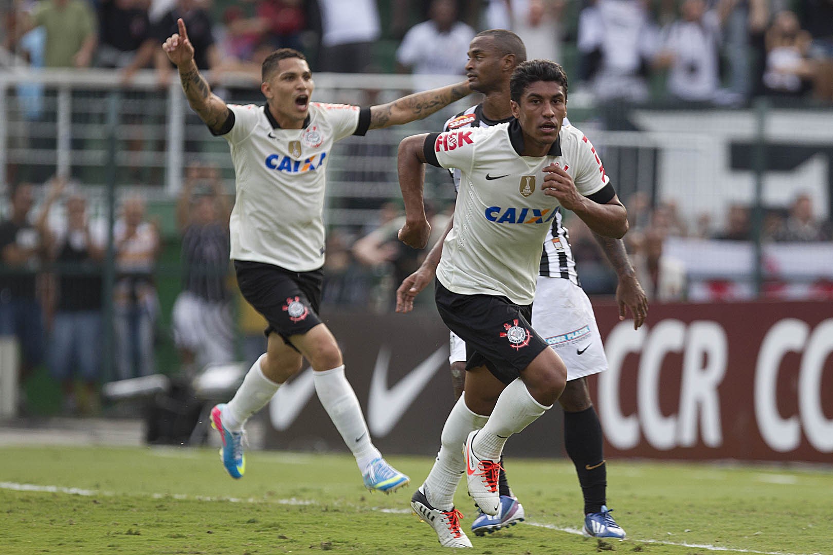 Paulinho fala sobre possível retorno ao Corinthians: "Tenho que ver o ...