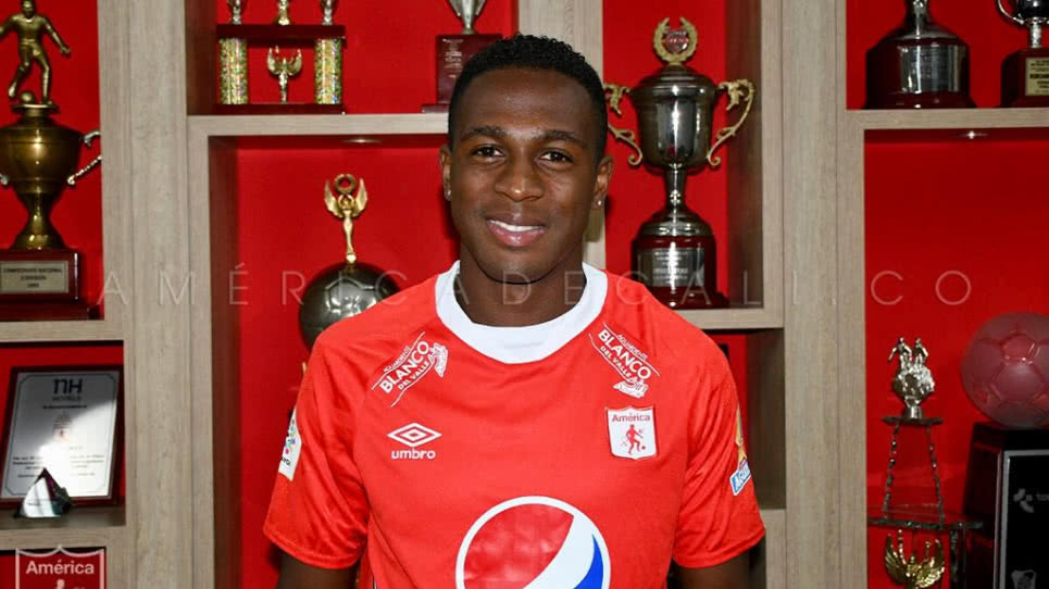 Santos avalia duas opções para reforçar a lateral esquerda - Gazeta ...