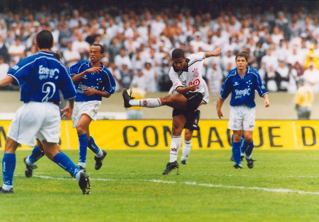 Marcelinho Carioca completa 49 anos: relembre 5 grandes jogos pelo ...