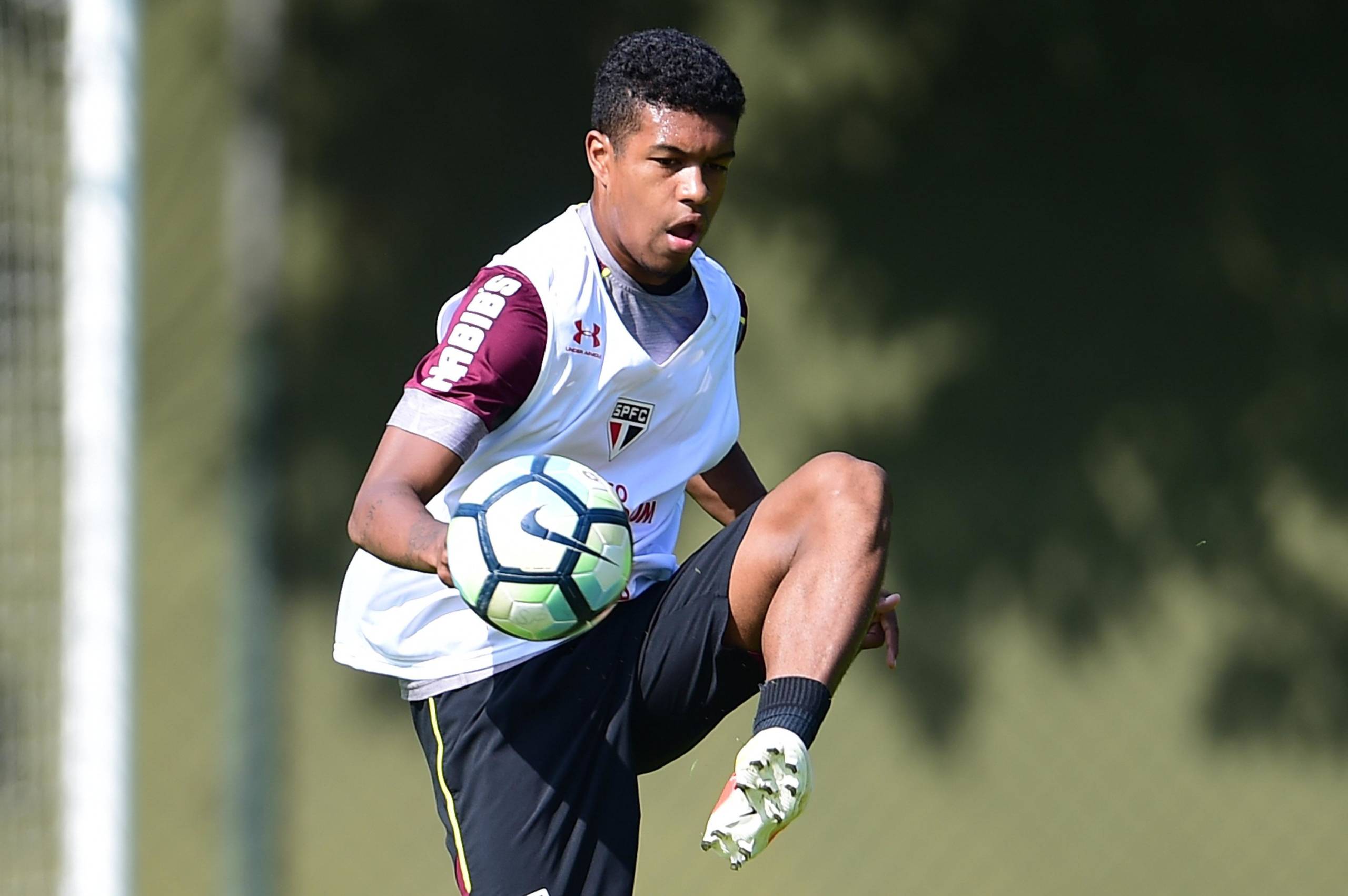 Revelado pelo São Paulo, Léo Natel tenta seguir os passos de Sheik e ...