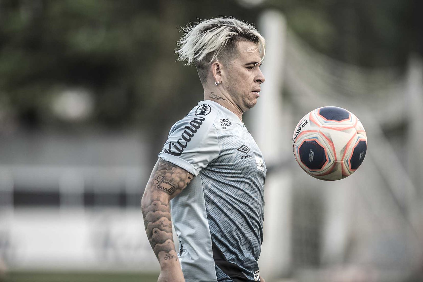 Soteldo publica vídeo sobre superação e tranquiliza torcida do Santos ...