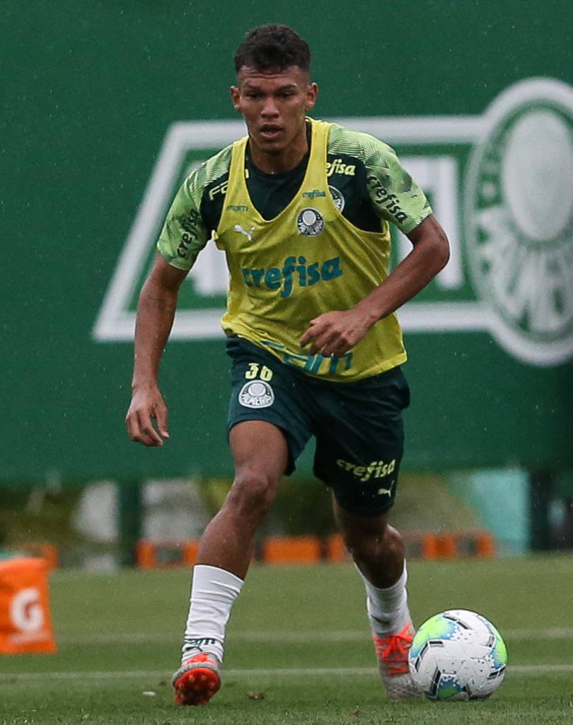 Wesley comemora estreia no Allianz como profissional: Wesley comemora estreia no Allianz como profissional: