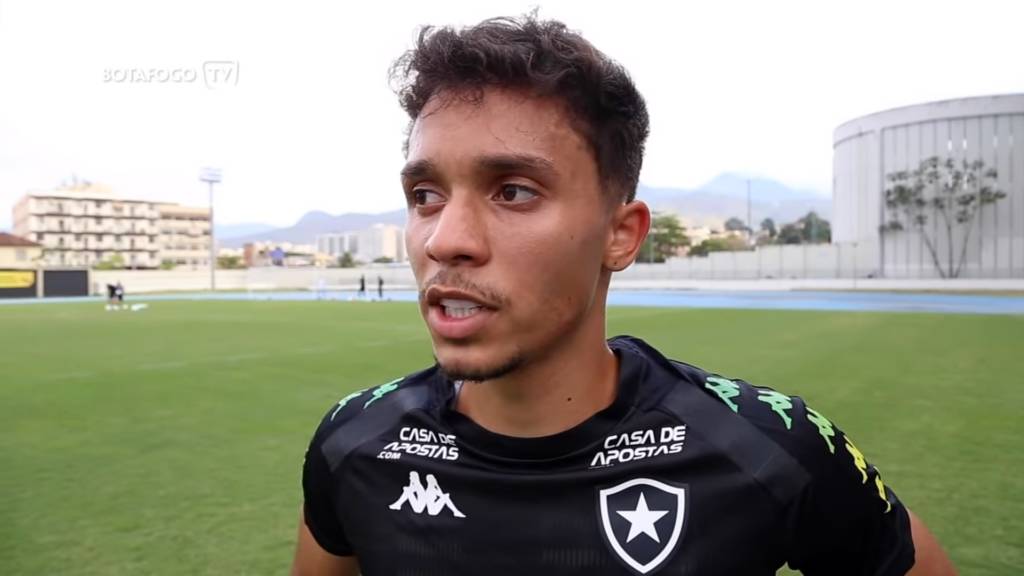 Davi Araújo diz realizar sonho no Botafogo - Vídeos - Gazeta Esportiva.com