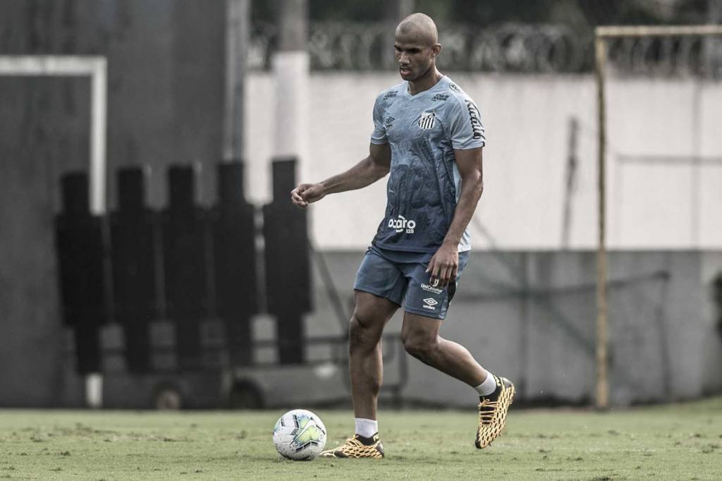 Derick se emociona com estreia no Santos e é chamado de "novo Domingos ...