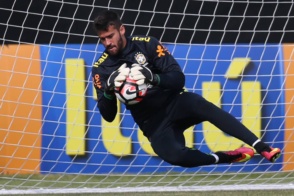 Aniversariante do dia: Alisson, goleiro do Liverpool - Gazeta Esportiva