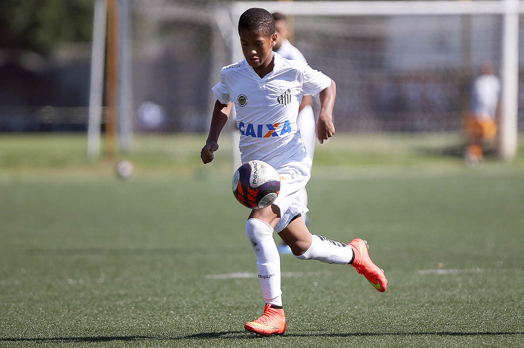 Ângelo, do Santos, é listado como uma das maiores promessas do futebol ...