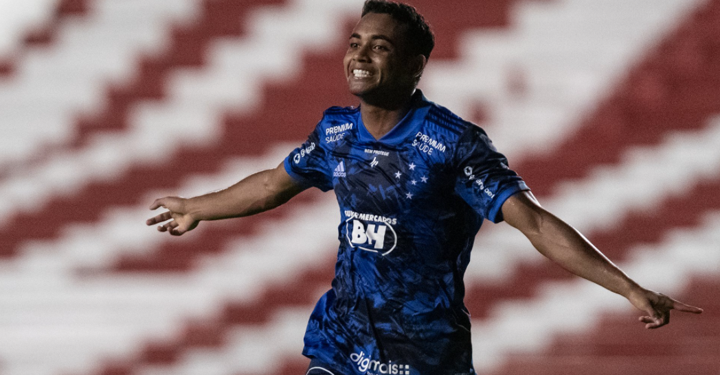 Airton celebra primeiro gol pelo Cruzeiro e avalia início do trabalho ...