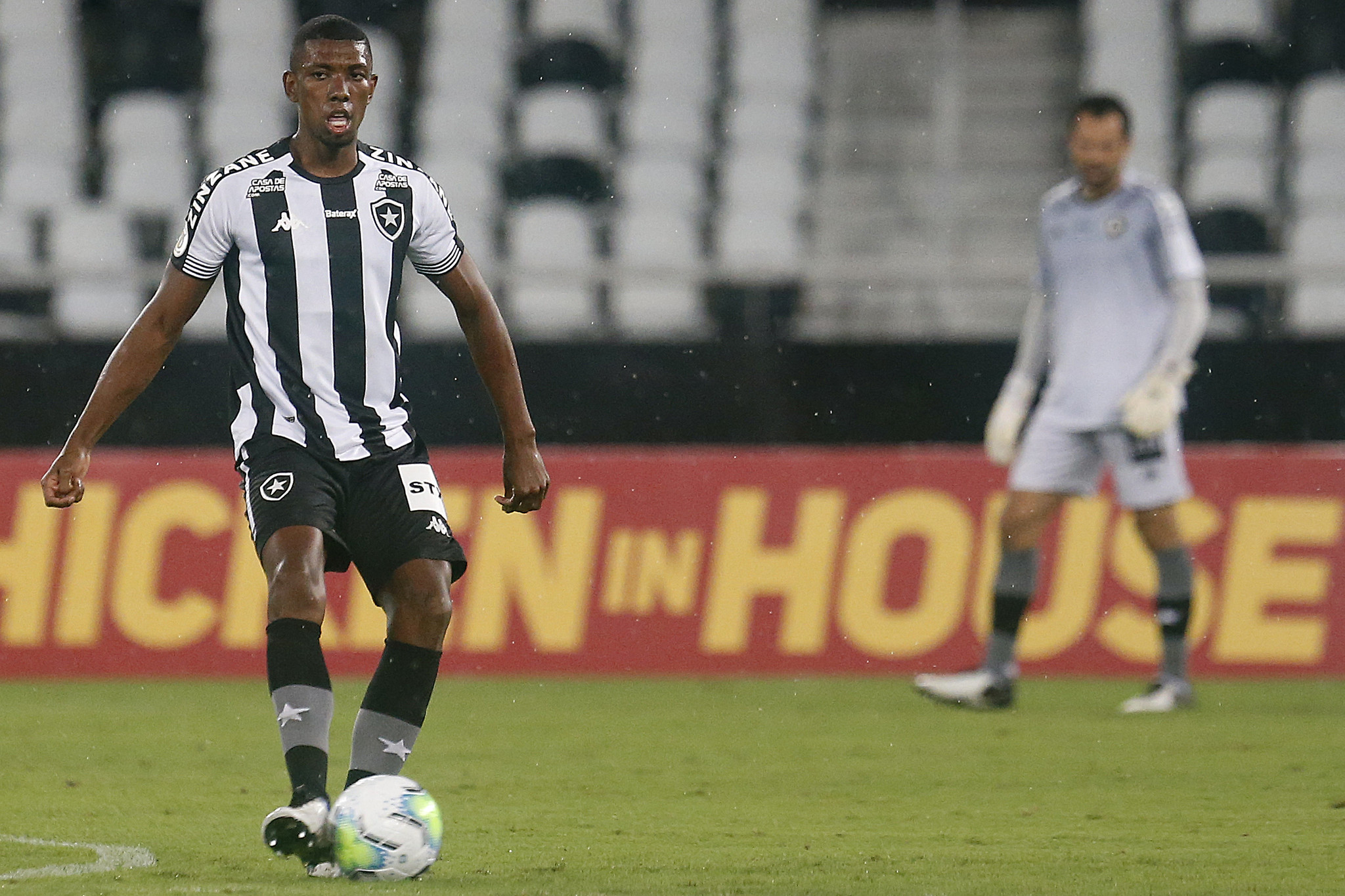 Kevin e Kanu são desfalques do Botafogo para o clássico contra o ...