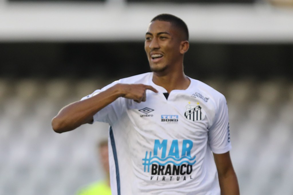 Bruno Marques pode ser titular pela primeira vez no Santos - Gazeta ...