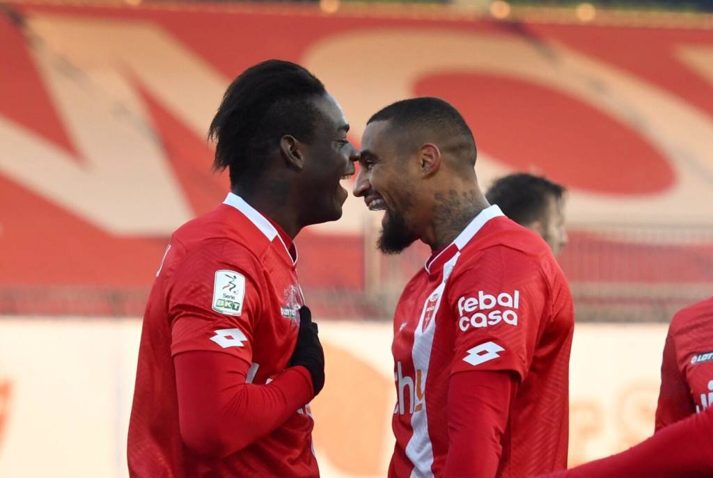 Balotelli marca seu primeiro gol pelo Monza na Série B italiana ...