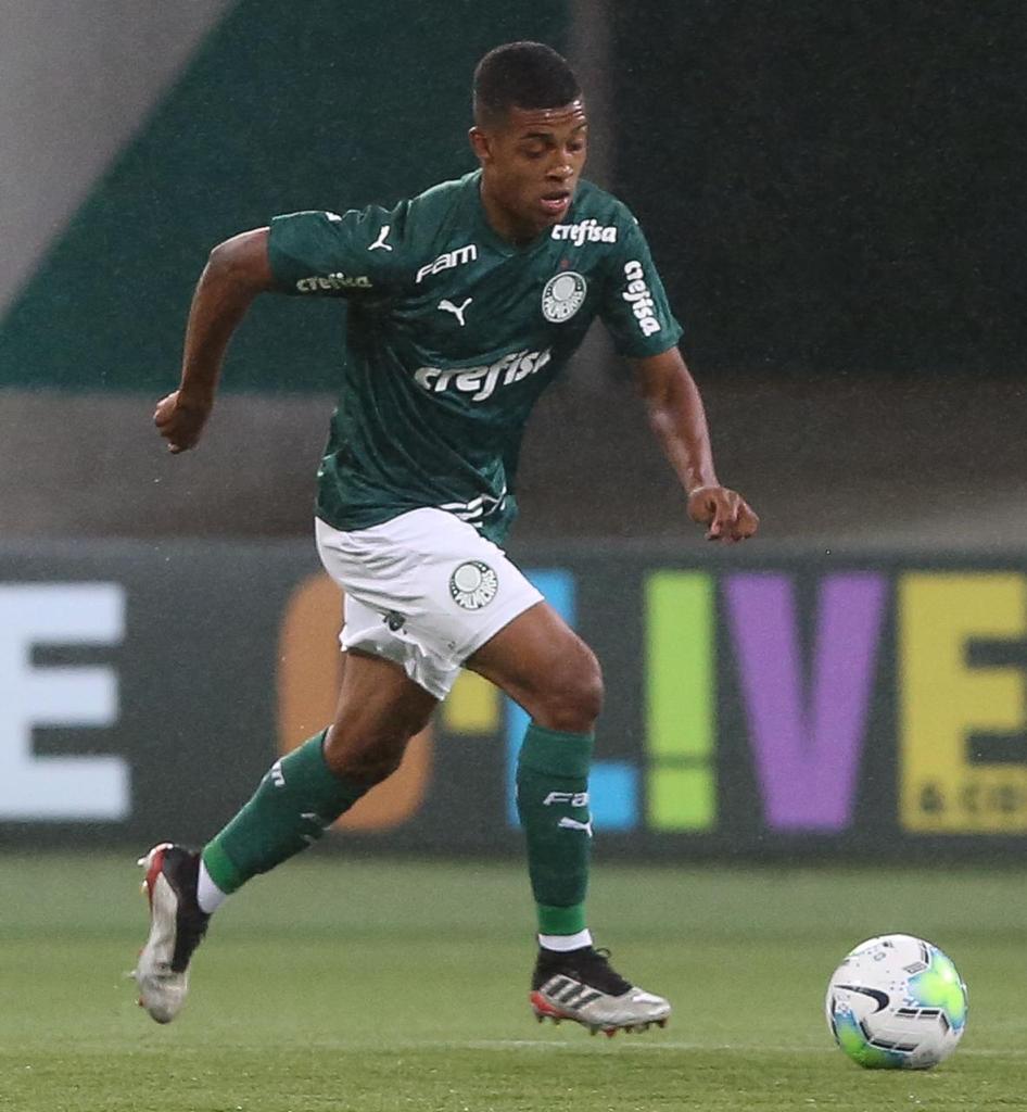 Aos 18 anos, Vanderlan celebra renovação com Palmeiras e sonha com ...