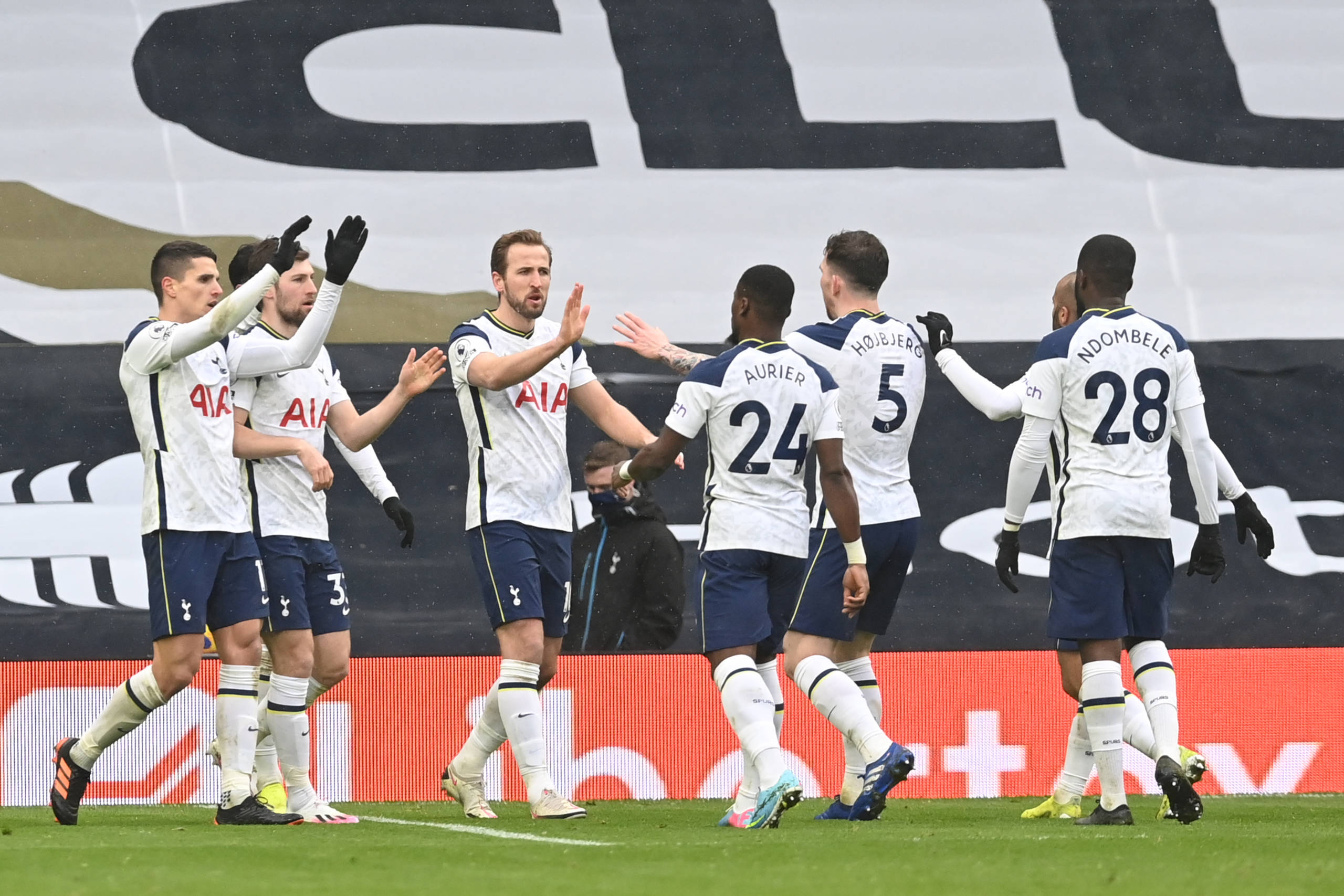Tottenham volta a vencer e encerra série de três derrotas no Inglês ...
