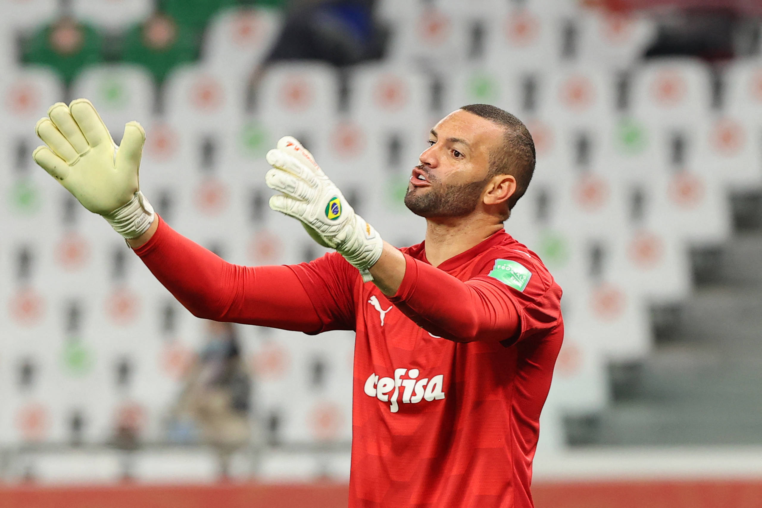 Aos 33 anos, Weverton quebra próprio recorde de jogos em uma mesma ...