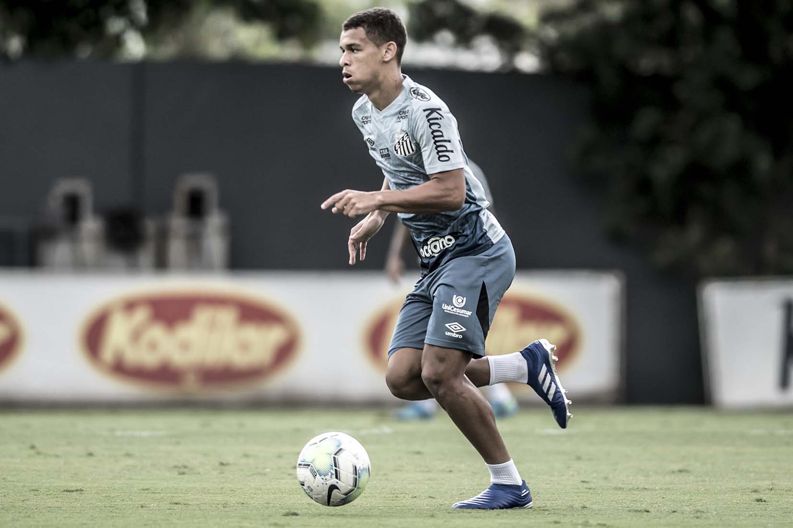 Sandry comemora retorno ao Santos: "Parece que faz um mês que não entro ...