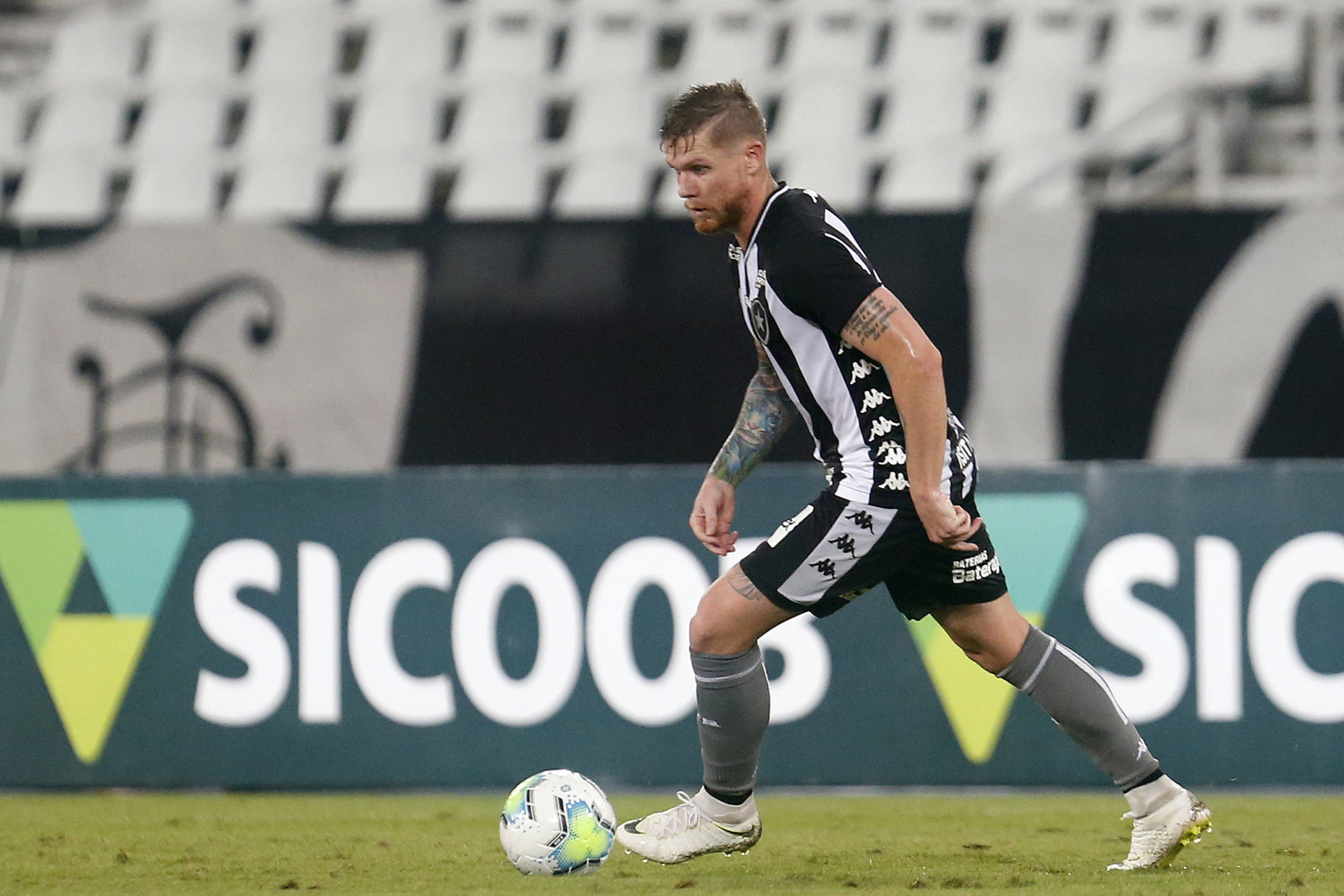 Zagueiro do Botafogo, Rafael Forster entra na mira do Juventude ...