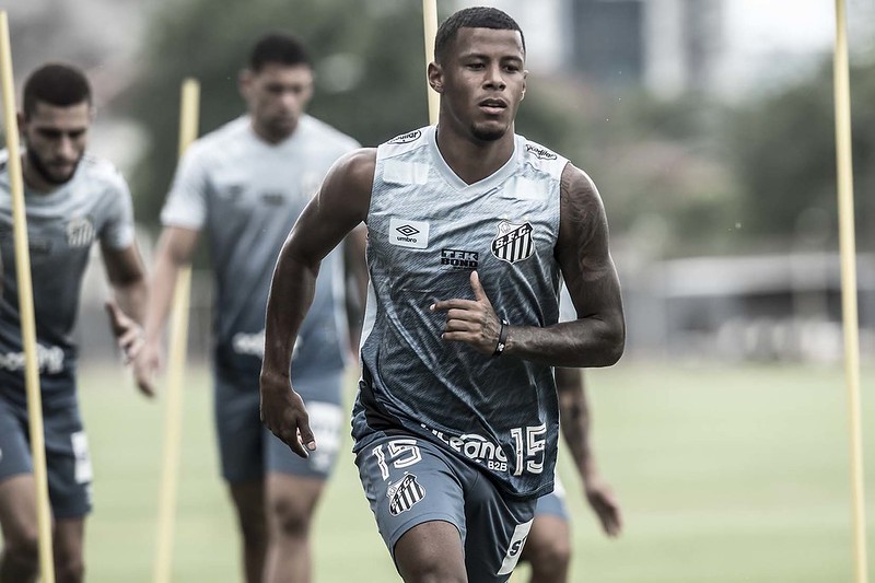 Santos não renova contrato e confirma empréstimo de Arthur Gomes ao ...