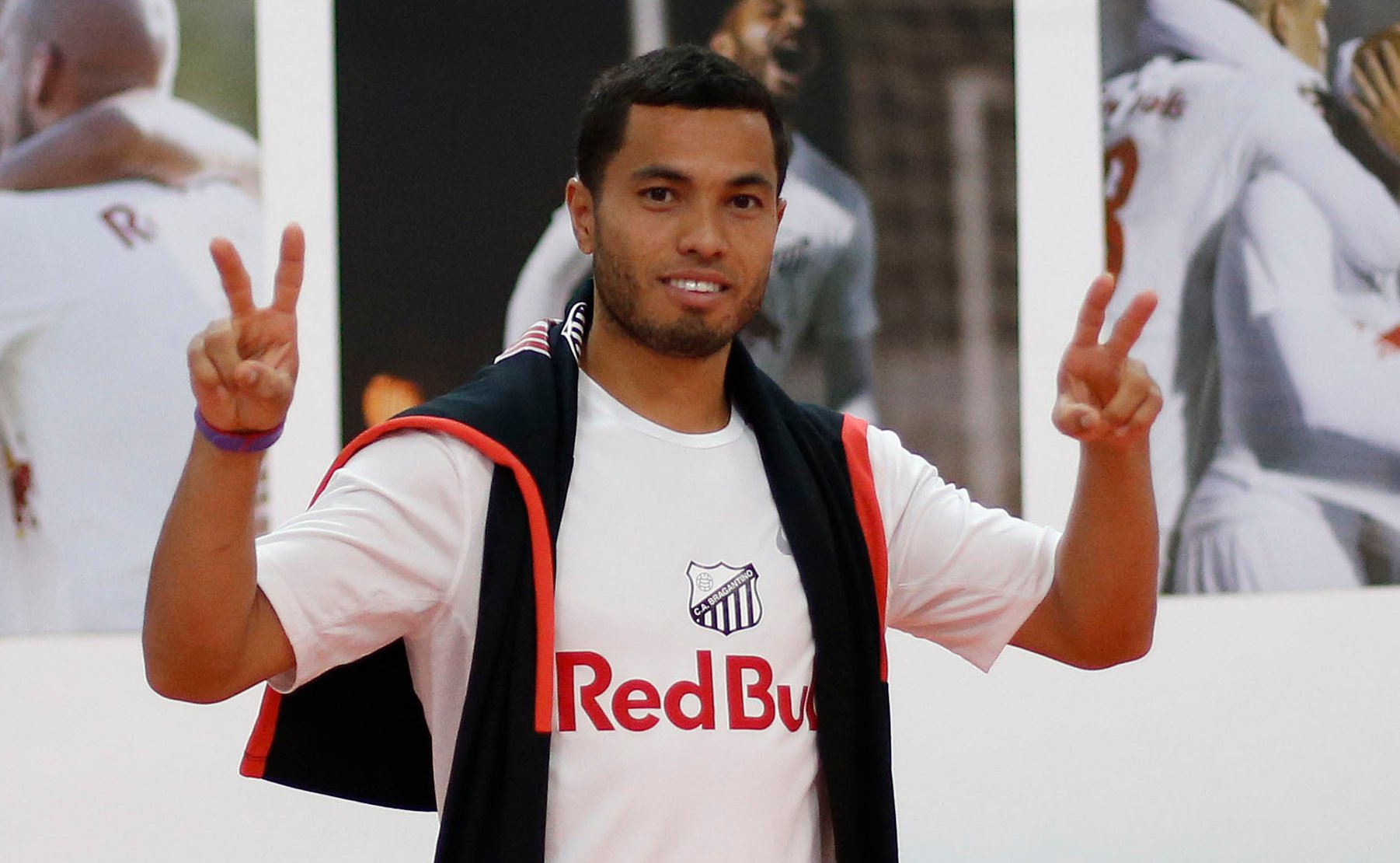 Morato chega ao Rio e realiza exames para fechar com o Vasco - Gazeta ...