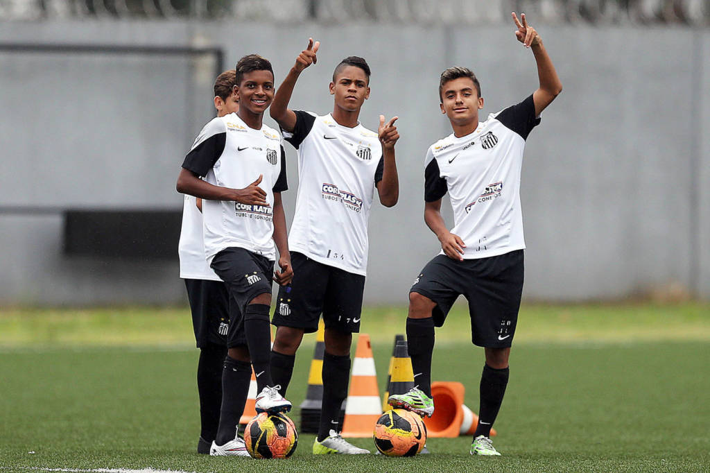 Victor Yan lembra de fome do pai para poder treinar no Santos e ...