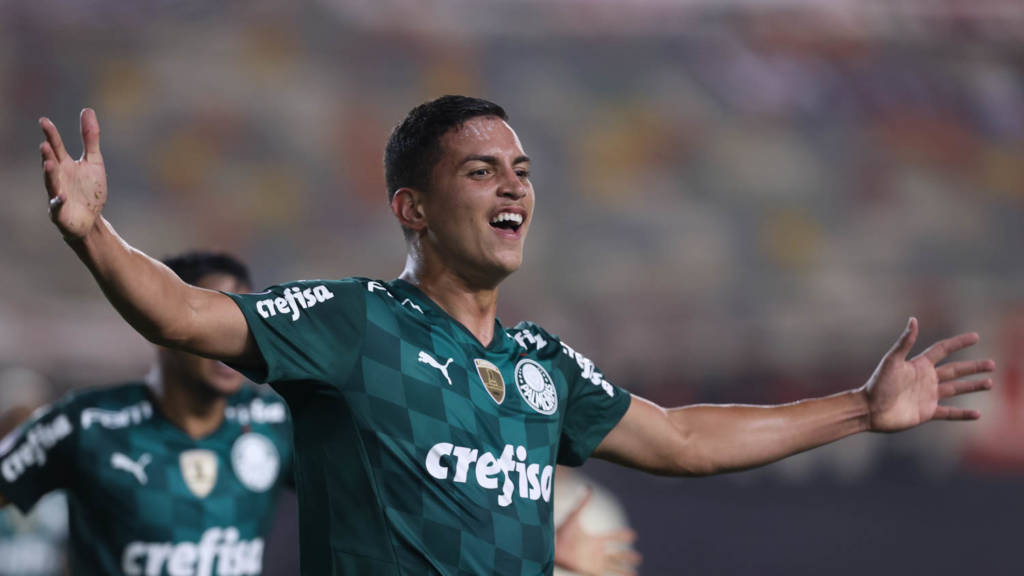 Renan marca primeiro gol como profissional do Palmeiras e chega a marca ...